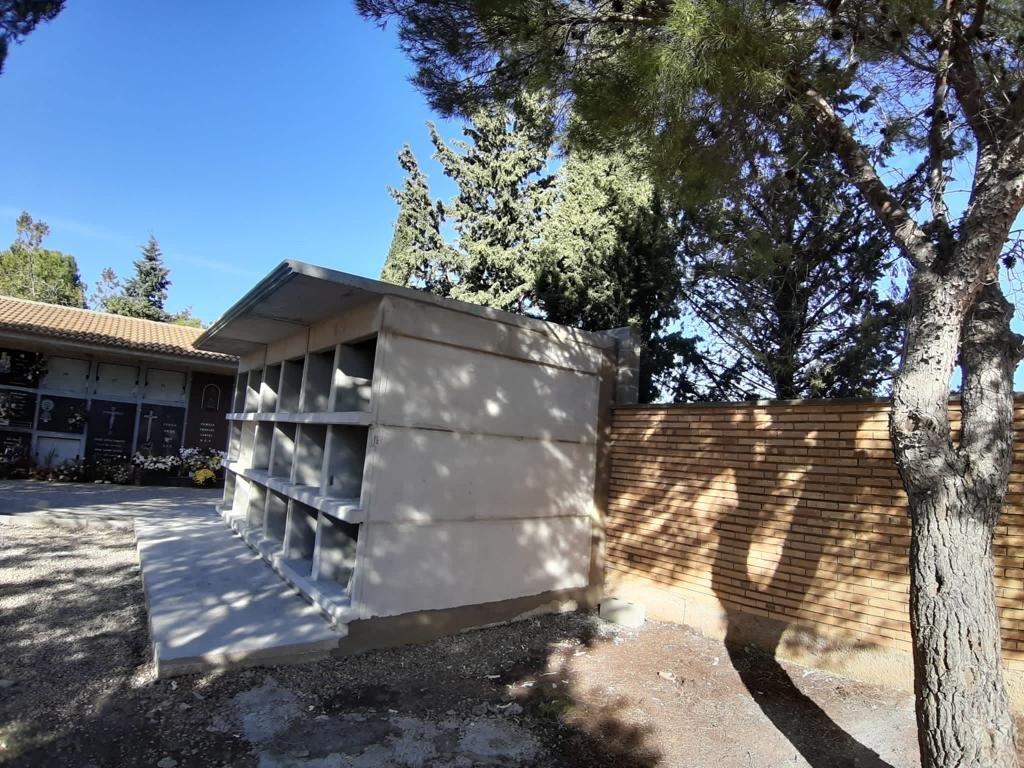 Suministro y montaje de 18 nichos prefabricados DEPCON© en Alera ...